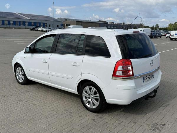 White Opel Zafira 2013 in Taurage, with an engine capacity of 1.70 L and mileage of 239 thousand km for 3800 €, photo 5 on AUTOMOTO.COM.LV