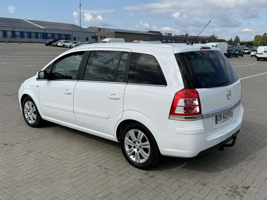 White Opel Zafira 2013 in Taurage, with an engine capacity of 1.70 L and mileage of 239 thousand km for 3800 €, photo 6 on AUTOMOTO.COM.LV