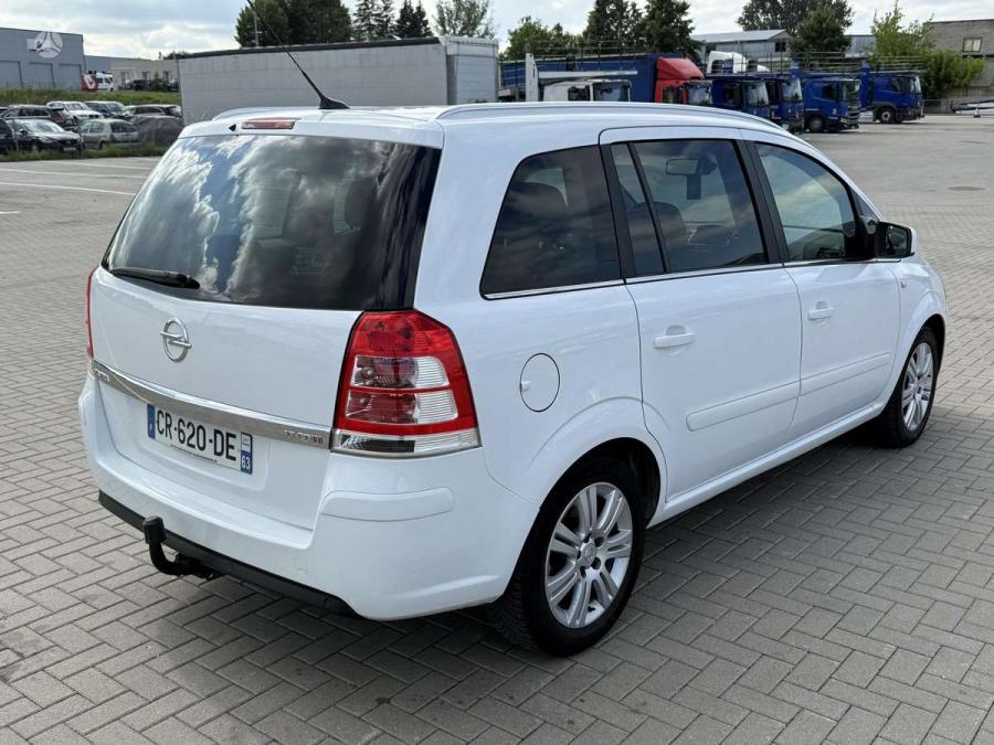 White Opel Zafira 2013 in Taurage, with an engine capacity of 1.70 L and mileage of 239 thousand km for 3800 €, photo 8 on AUTOMOTO.COM.LV