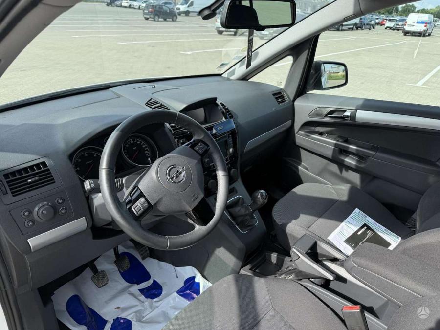 White Opel Zafira 2013 in Taurage, with an engine capacity of 1.70 L and mileage of 239 thousand km for 3800 €, photo 11 on AUTOMOTO.COM.LV