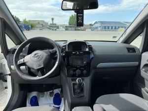 White Opel Zafira 2013 in Taurage, with an engine capacity of 1.70 L and mileage of 239 thousand km for 3800 €, photo 12 on AUTOMOTO.COM.LV