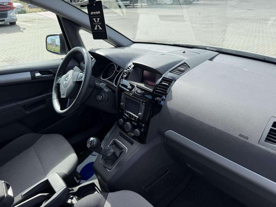 White Opel Zafira 2013 in Taurage, with an engine capacity of 1.70 L and mileage of 239 thousand km for 3800 €, photo 13 on AUTOMOTO.COM.LV