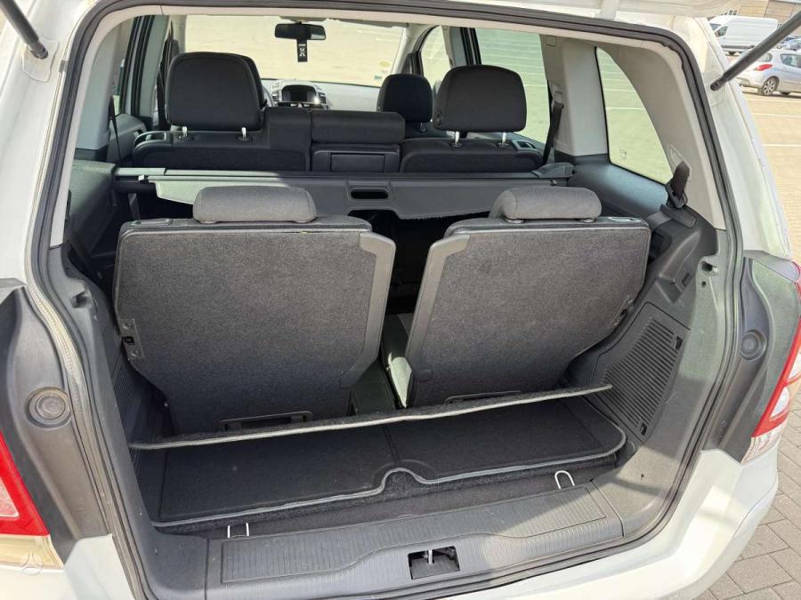 White Opel Zafira 2013 in Taurage, with an engine capacity of 1.70 L and mileage of 239 thousand km for 3800 €, photo 17 on AUTOMOTO.COM.LV