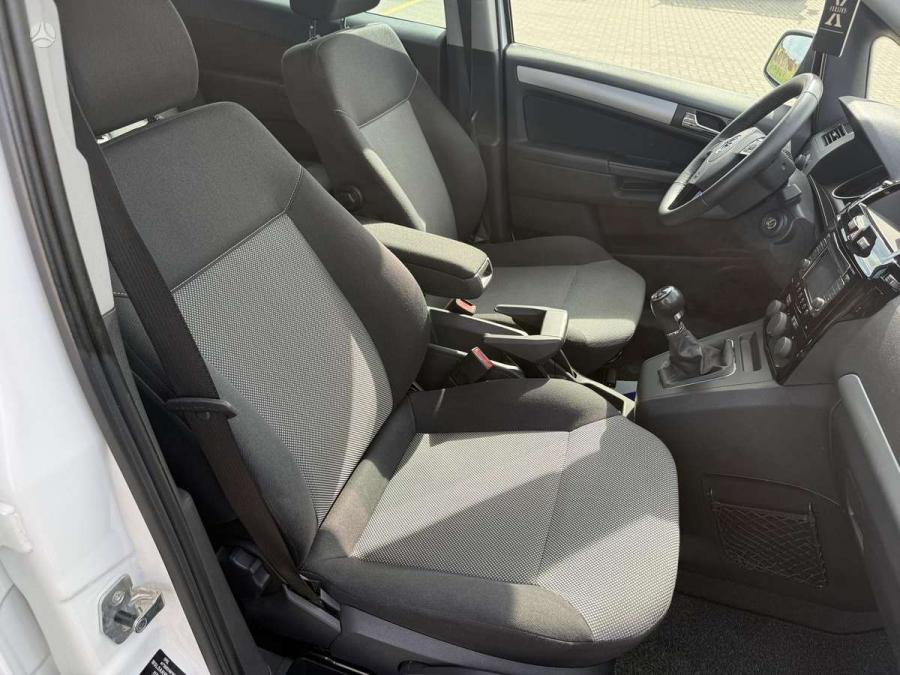 White Opel Zafira 2013 in Taurage, with an engine capacity of 1.70 L and mileage of 239 thousand km for 3800 €, photo 18 on AUTOMOTO.COM.LV
