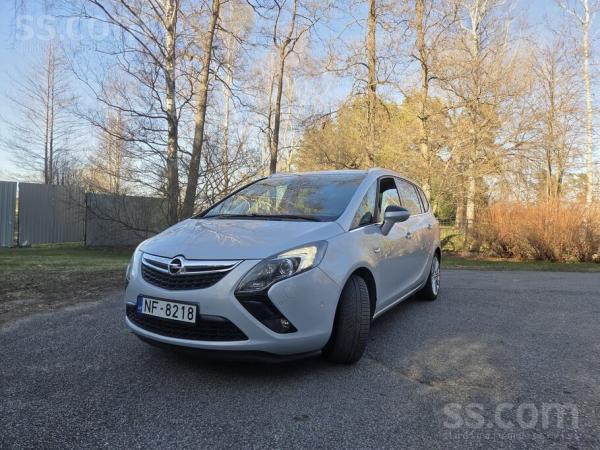Balts Opel Zafira 2013 Rīga, ar dzinēja tilpumu 1.60 L un nobraukumu 284 tūkst. km par 5100 €, foto 1 vietnē AUTOMOTO.COM.LV