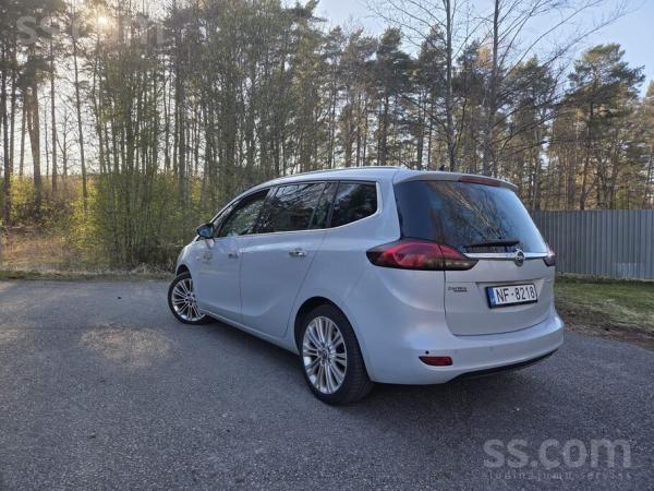 Balts Opel Zafira 2013 Rīga, ar dzinēja tilpumu 1.60 L un nobraukumu 284 tūkst. km par 5100 €, foto 2 vietnē AUTOMOTO.COM.LV