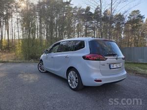 Balts Opel Zafira 2013 Rīga, ar dzinēja tilpumu 1.60 L un nobraukumu 284 tūkst. km par 5100 €, foto 3 vietnē AUTOMOTO.COM.LV