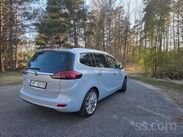 Balts Opel Zafira 2013 Rīga, ar dzinēja tilpumu 1.60 L un nobraukumu 284 tūkst. km par 5100 €, foto 3 vietnē AUTOMOTO.COM.LV