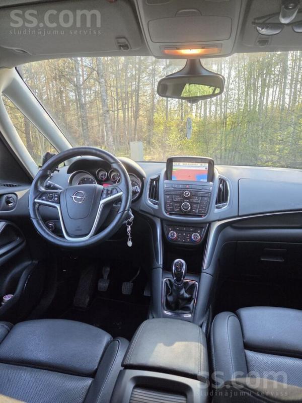 Balts Opel Zafira 2013 Rīga, ar dzinēja tilpumu 1.60 L un nobraukumu 284 tūkst. km par 5100 €, foto 5 vietnē AUTOMOTO.COM.LV