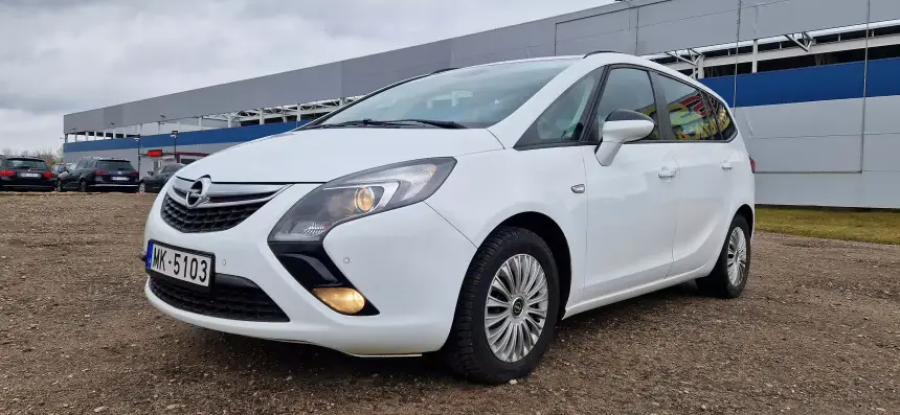 White Opel Zafira 2014 in Daugavpils, with an engine capacity of 1.60 L and mileage of 222 thousand km for 4999 €, photo 1 on AUTOMOTO.COM.LV