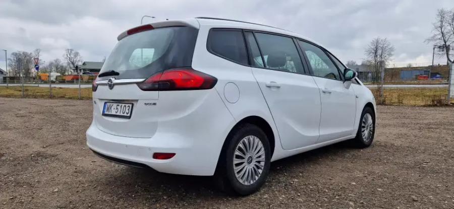 White Opel Zafira 2014 in Daugavpils, with an engine capacity of 1.60 L and mileage of 222 thousand km for 4999 €, photo 6 on AUTOMOTO.COM.LV