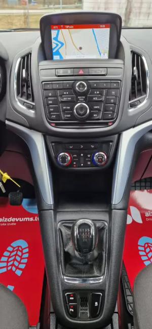 White Opel Zafira 2014 in Daugavpils, with an engine capacity of 1.60 L and mileage of 222 thousand km for 4999 €, photo 12 on AUTOMOTO.COM.LV