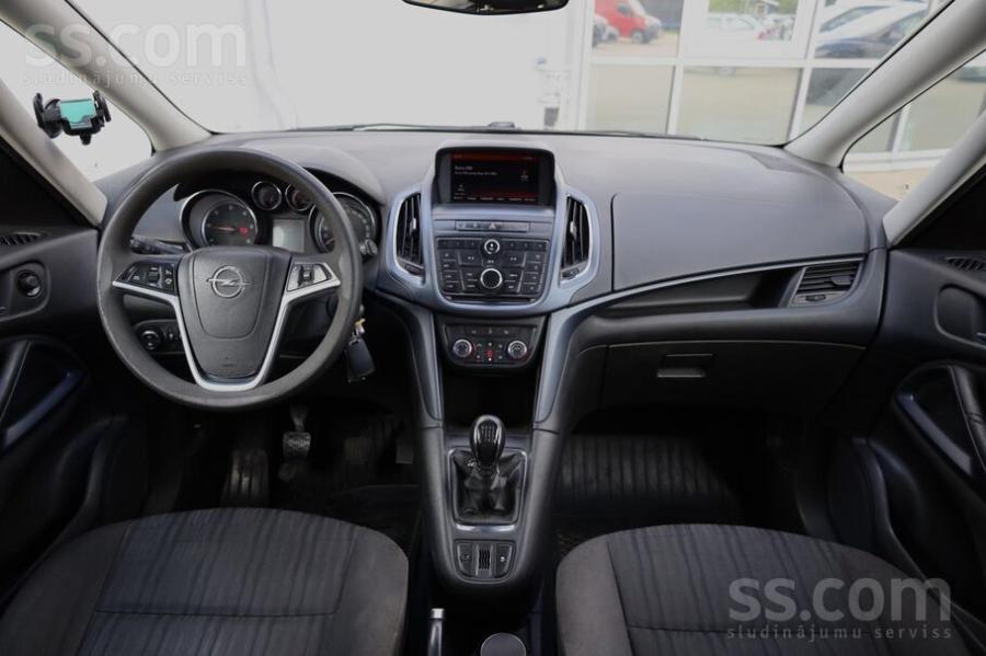 White Opel Zafira 2014 in Riga, with an engine capacity of 2.00 L and mileage of 0 thousand km for 2995 €, photo 6 on AUTOMOTO.COM.LV