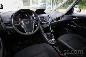 White Opel Zafira 2014 in Riga, with an engine capacity of 2.00 L and mileage of 0 thousand km for 2995 €, photo 7 on AUTOMOTO.COM.LV