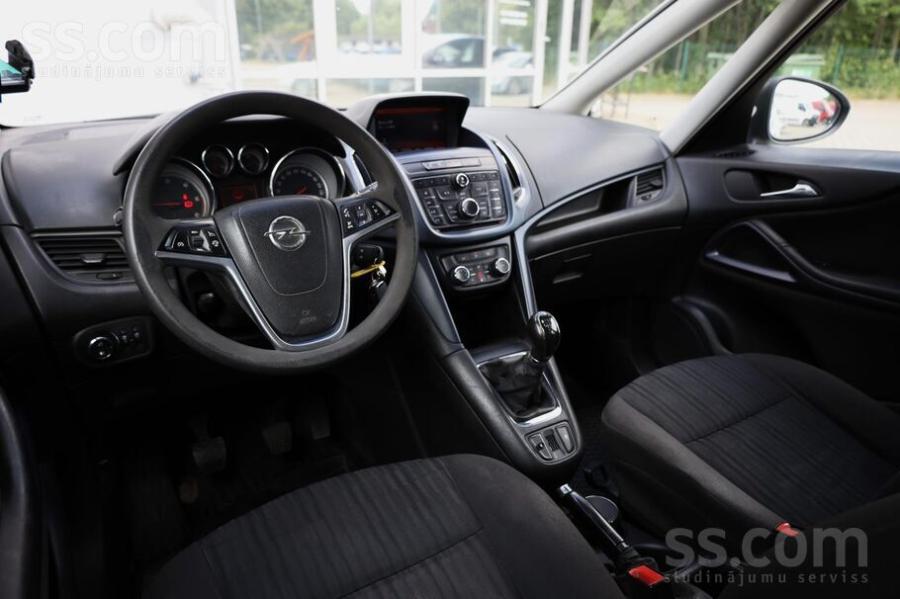 White Opel Zafira 2014 in Riga, with an engine capacity of 2.00 L and mileage of 0 thousand km for 2995 €, photo 7 on AUTOMOTO.COM.LV