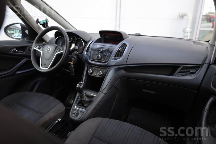 White Opel Zafira 2014 in Riga, with an engine capacity of 2.00 L and mileage of 0 thousand km for 2995 €, photo 9 on AUTOMOTO.COM.LV