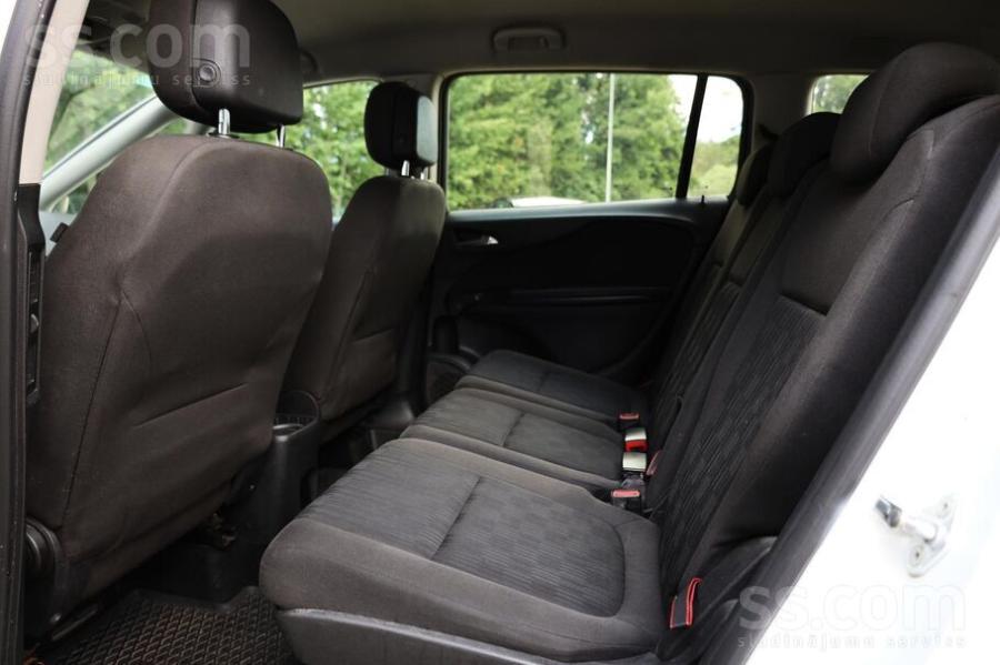 White Opel Zafira 2014 in Riga, with an engine capacity of 2.00 L and mileage of 0 thousand km for 2995 €, photo 12 on AUTOMOTO.COM.LV