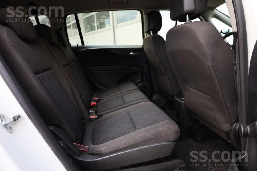 White Opel Zafira 2014 in Riga, with an engine capacity of 2.00 L and mileage of 0 thousand km for 2995 €, photo 13 on AUTOMOTO.COM.LV