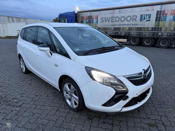 White Opel Zafira 2014 in Marijampole, with an engine capacity of 1.60 L and mileage of 266 thousand km for 3750 €, photo 3 on AUTOMOTO.COM.LV