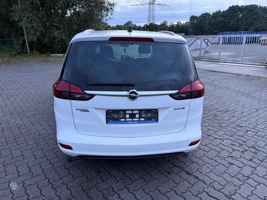 White Opel Zafira 2014 in Marijampole, with an engine capacity of 1.60 L and mileage of 266 thousand km for 3750 €, photo 7 on AUTOMOTO.COM.LV