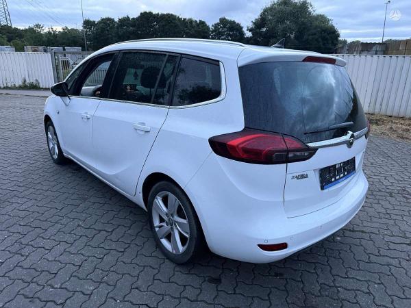 White Opel Zafira 2014 in Marijampole, with an engine capacity of 1.60 L and mileage of 266 thousand km for 3750 €, photo 7 on AUTOMOTO.COM.LV