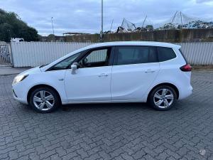 White Opel Zafira 2014 in Marijampole, with an engine capacity of 1.60 L and mileage of 266 thousand km for 3750 €, photo 9 on AUTOMOTO.COM.LV
