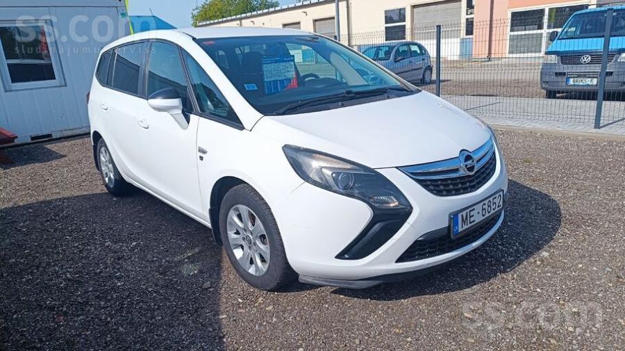 Balts Opel Zafira 2015 Cēsis, ar dzinēja tilpumu 2.00 L un nobraukumu 227 tūkst. km par 5550 €, foto 1 vietnē AUTOMOTO.COM.LV