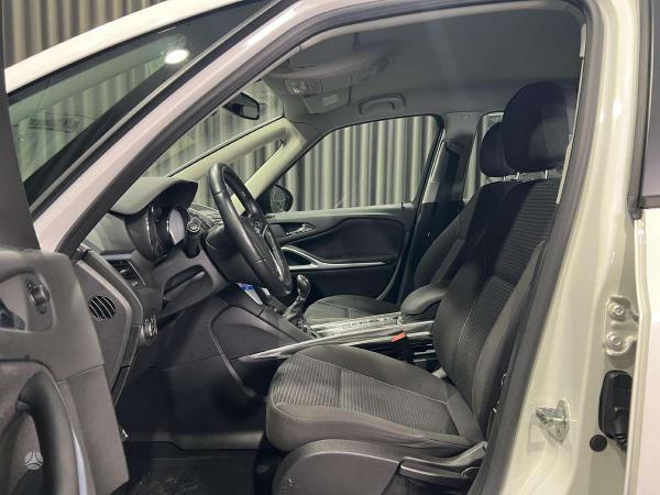 White Opel Zafira 2016 in Marijampole, with an engine capacity of 1.96 L and mileage of 134 thousand km for 7850 €, photo 11 on AUTOMOTO.COM.LV