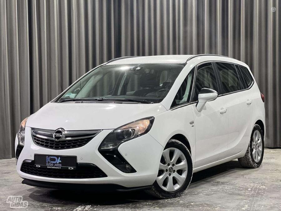 White Opel Zafira 2016 in Marijampole, with an engine capacity of 2.00 L and mileage of 134 thousand km for 7850 €, photo 3 on AUTOMOTO.COM.LV