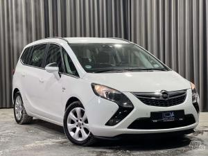 White Opel Zafira 2016 in Marijampole, with an engine capacity of 2.00 L and mileage of 134 thousand km for 7850 €, photo 4 on AUTOMOTO.COM.LV