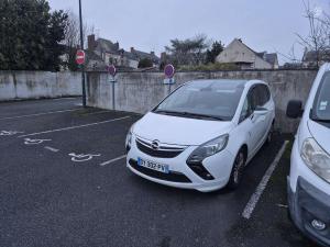 White Opel Zafira 2016 in Taurage, with an engine capacity of 2.00 L and mileage of 154 thousand km for 5100 €, photo 6 on AUTOMOTO.COM.LV