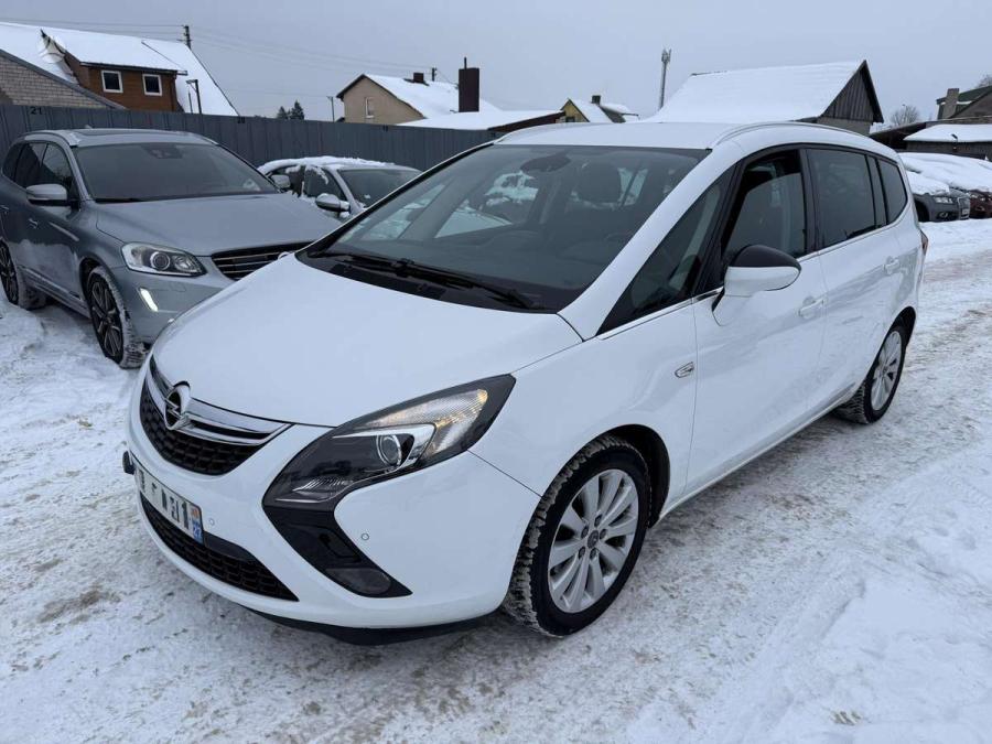 White Opel Zafira 2016 in Taurage, with an engine capacity of 1.60 L and mileage of 186 thousand km for 6000 €, photo 1 on AUTOMOTO.COM.LV