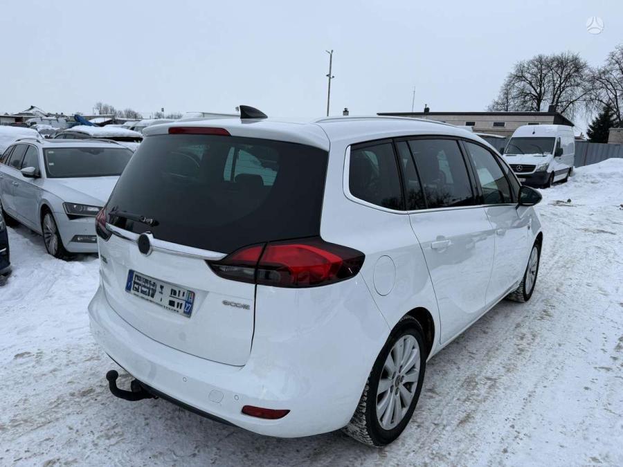 White Opel Zafira 2016 in Taurage, with an engine capacity of 1.60 L and mileage of 186 thousand km for 6000 €, photo 3 on AUTOMOTO.COM.LV