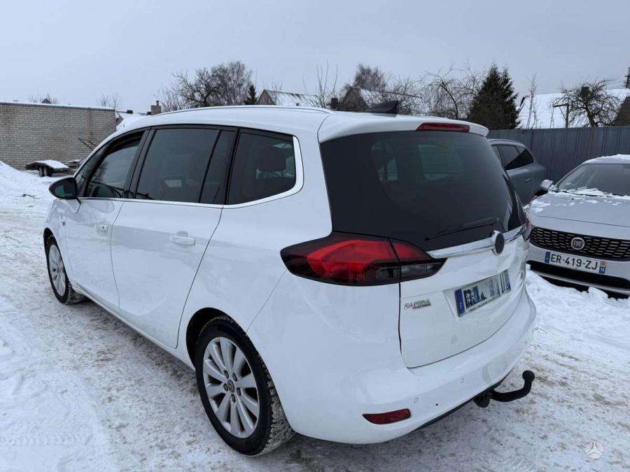 White Opel Zafira 2016 in Taurage, with an engine capacity of 1.60 L and mileage of 186 thousand km for 6000 €, photo 4 on AUTOMOTO.COM.LV