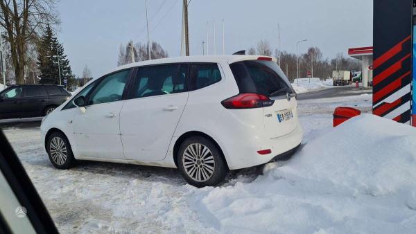 Balts Opel Zafira 2016 Tauragė, ar dzinēja tilpumu 1.60 L un nobraukumu 276 tūkst. km par 3950 €, foto 2 vietnē AUTOMOTO.COM.LV