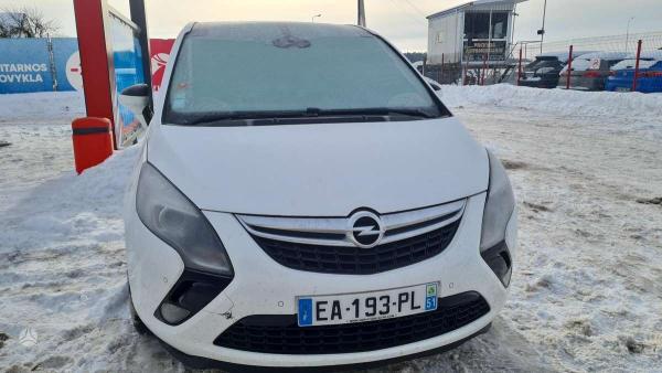 Balts Opel Zafira 2016 Tauragė, ar dzinēja tilpumu 1.60 L un nobraukumu 276 tūkst. km par 3950 €, foto 4 vietnē AUTOMOTO.COM.LV