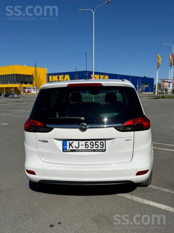 White Opel Zafira 2016 in Riga, with an engine capacity of 1.60 L and mileage of 175 thousand km for 7000 €, photo 5 on AUTOMOTO.COM.LV