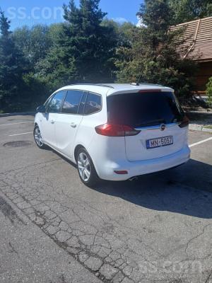 White Opel Zafira 2016 in Ogre, with an engine capacity of 2.00 L and mileage of 210 thousand km for 6500 €, photo 4 on AUTOMOTO.COM.LV