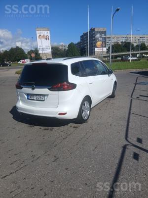 White Opel Zafira 2016 in Ogre, with an engine capacity of 2.00 L and mileage of 210 thousand km for 6500 €, photo 5 on AUTOMOTO.COM.LV
