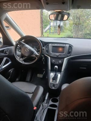 White Opel Zafira 2016 in Ogre, with an engine capacity of 2.00 L and mileage of 210 thousand km for 6500 €, photo 8 on AUTOMOTO.COM.LV