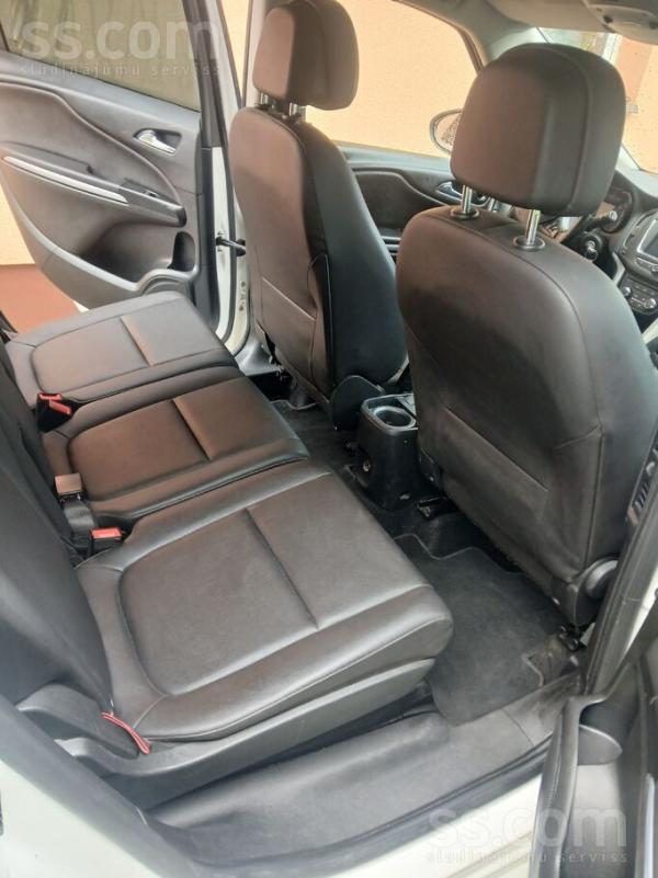 Opel Zafira 2016 in Ogre on AUTOMOTO.COM.LV White Opel Zafira 2016 in Ogre, with an engine capacity of 2.00 L and mileage of 210 thousand km for 6500 €, photo 9 on AUTOMOTO.COM.LV