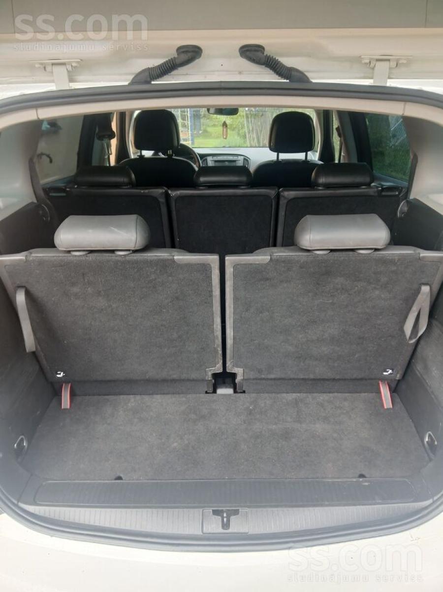 White Opel Zafira 2016 in Ogre, with an engine capacity of 2.00 L and mileage of 210 thousand km for 6500 €, photo 11 on AUTOMOTO.COM.LV