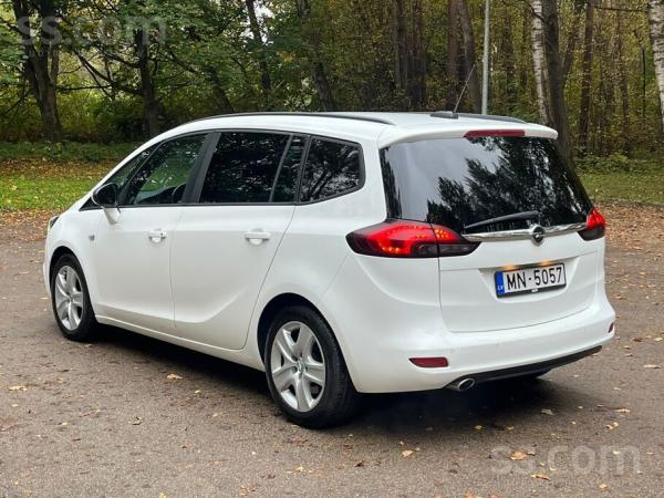 Balts Opel Zafira 2016 Rīga, ar dzinēja tilpumu 2.00 L un nobraukumu 0 tūkst. km par 6999 €, foto 4 vietnē AUTOMOTO.COM.LV