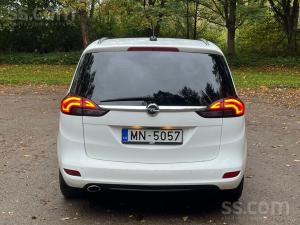 Balts Opel Zafira 2016 Rīga, ar dzinēja tilpumu 2.00 L un nobraukumu 0 tūkst. km par 6999 €, foto 5 vietnē AUTOMOTO.COM.LV