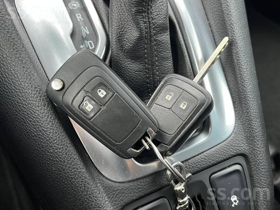 Balts Opel Zafira 2016 Rīga, ar dzinēja tilpumu 2.00 L un nobraukumu 0 tūkst. km par 6999 €, foto 24 vietnē AUTOMOTO.COM.LV