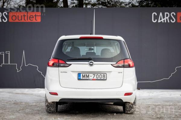 White Opel Zafira 2017 in Riga, with an engine capacity of 1.60 L and mileage of 198 thousand km for 8490 €, photo 8 on AUTOMOTO.COM.LV
