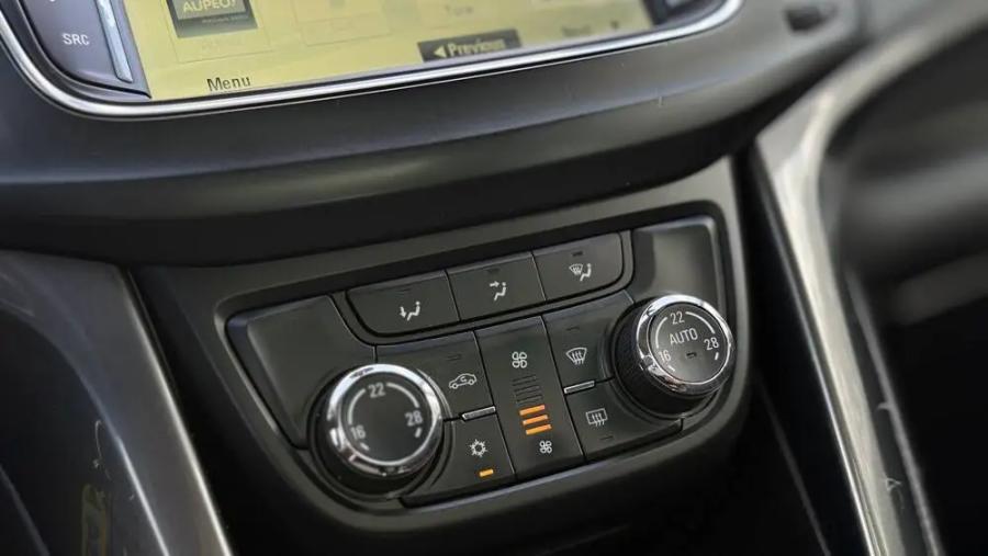 Balts Opel Zafira 2017 Jelgava, ar dzinēja tilpumu 1.60 L un nobraukumu 230 tūkst. km par 7990 €, foto 21 vietnē AUTOMOTO.COM.LV