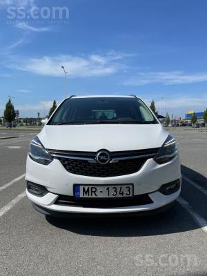 White Opel Zafira 2017 in Riga, with an engine capacity of 2.00 L and mileage of 187 thousand km for 9900 €, photo 3 on AUTOMOTO.COM.LV
