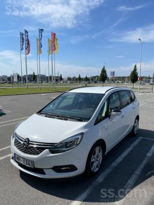 White Opel Zafira 2017 in Riga, with an engine capacity of 2.00 L and mileage of 187 thousand km for 9900 €, photo 4 on AUTOMOTO.COM.LV