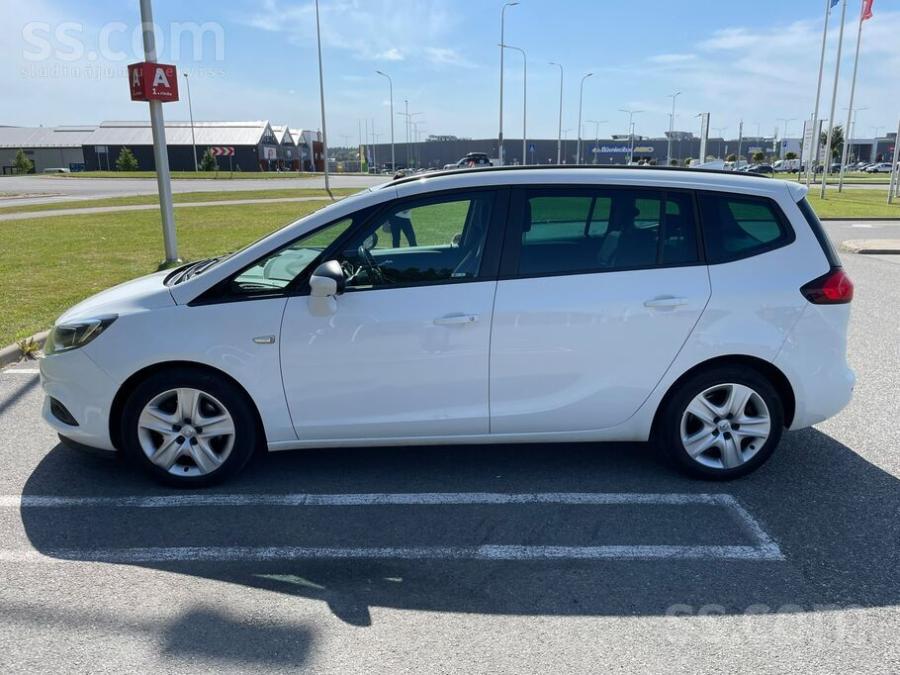 White Opel Zafira 2017 in Riga, with an engine capacity of 2.00 L and mileage of 187 thousand km for 9900 €, photo 5 on AUTOMOTO.COM.LV